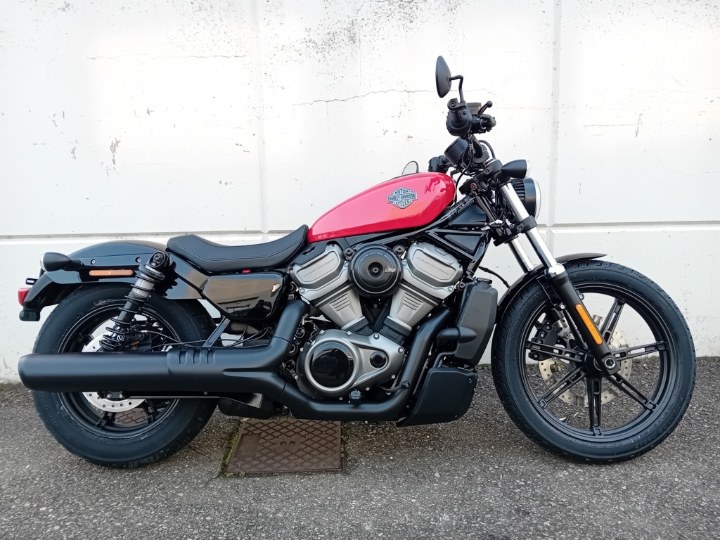 Nightster™ Sportster® redline red in pronta consegna